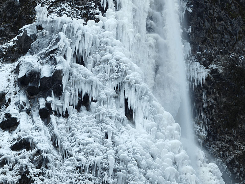 More frozen waterfalls! (Starvation Creek area) - Oregon Hikers